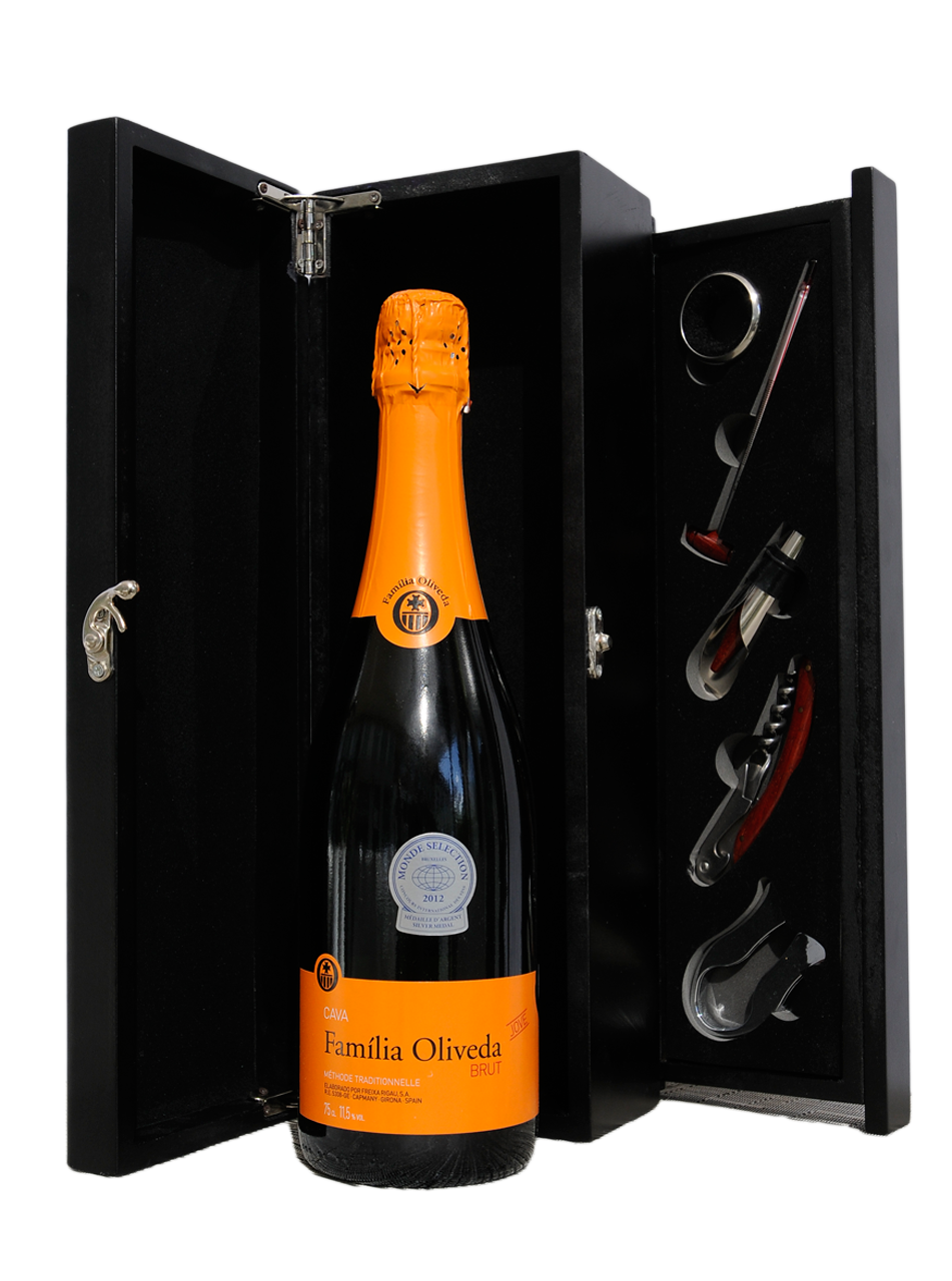 Zwart gelakte wijnkist met 6 accessoires en een fles Cava